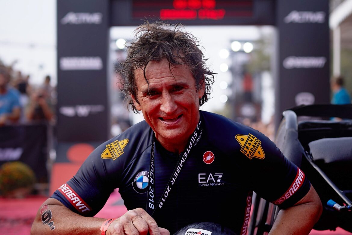 Il campione paralimpico Alex Zanardi dopo 76 giorni torna di nuovo a casa