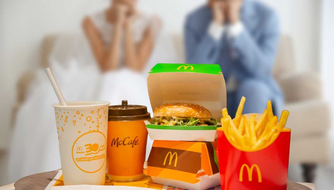 McDonald’s lancia il suo primo menu nuziale, cosa comprende e quanto ...